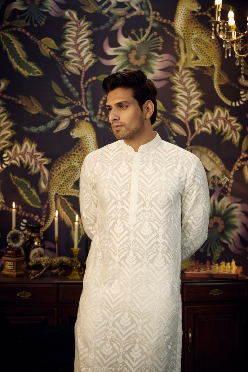 Classic white chikankari kurta with intricate thread-work – kasbahmen